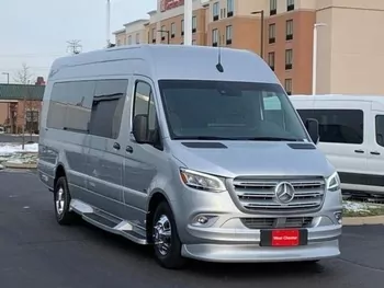 Class B RV Rental in Springboro, OH - 2022 Mercedes-Benz Sprinter 170 ...